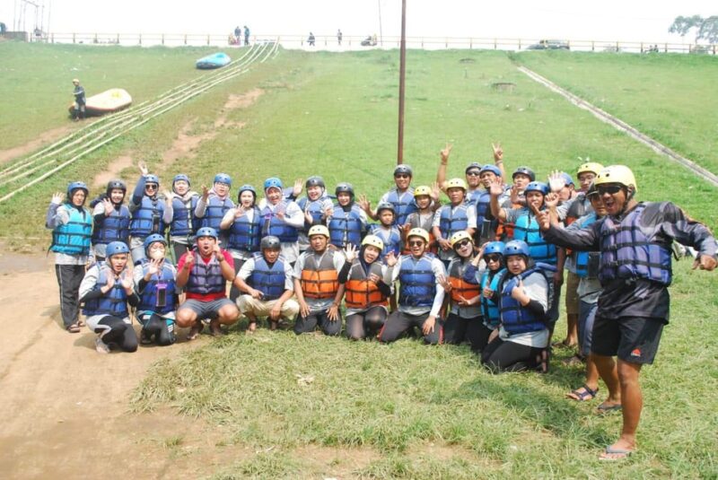 Bandung : Pangalengan River Rafting Adventure with Lunch - Who Should Consider This Tour?