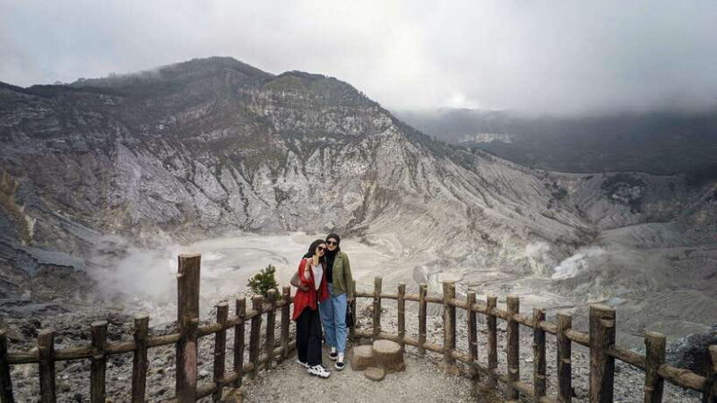Bandung: Tangkuban Parahu Volcano & Surrounding Areas Tour - Practical Tips for Travelers