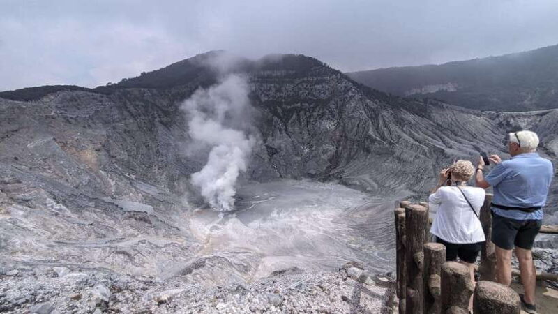 Bandung: Tangkuban Parahu Volcano & Surrounding Areas Tour - Who Is This Tour Best For?