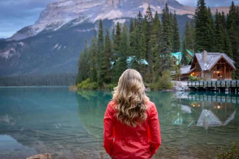 Banff 2-day: Lake Louise, Moraine Lake, Johnston Canyon tour - Day 1: Lakes, Passes, and Waterfalls