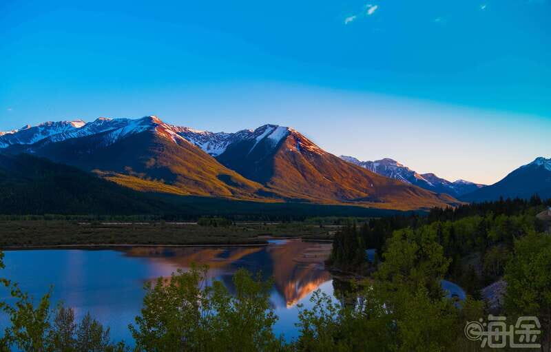 Banff/Canmore/Calgary: Moraine Lake and Lake Louise Guided - Key Points