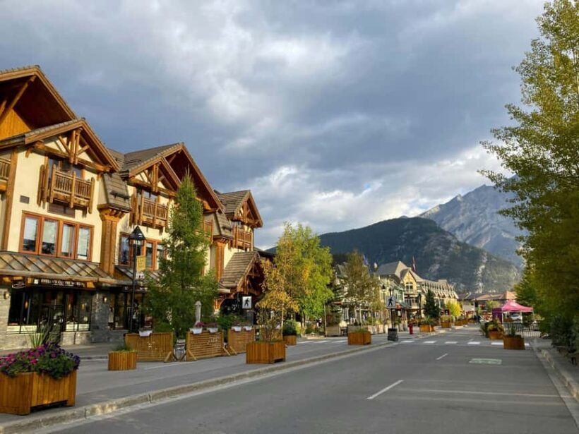 Banff/Canmore: Moraine Lake 1.5h & Lake Louise Half-Day Tour - Key Points
