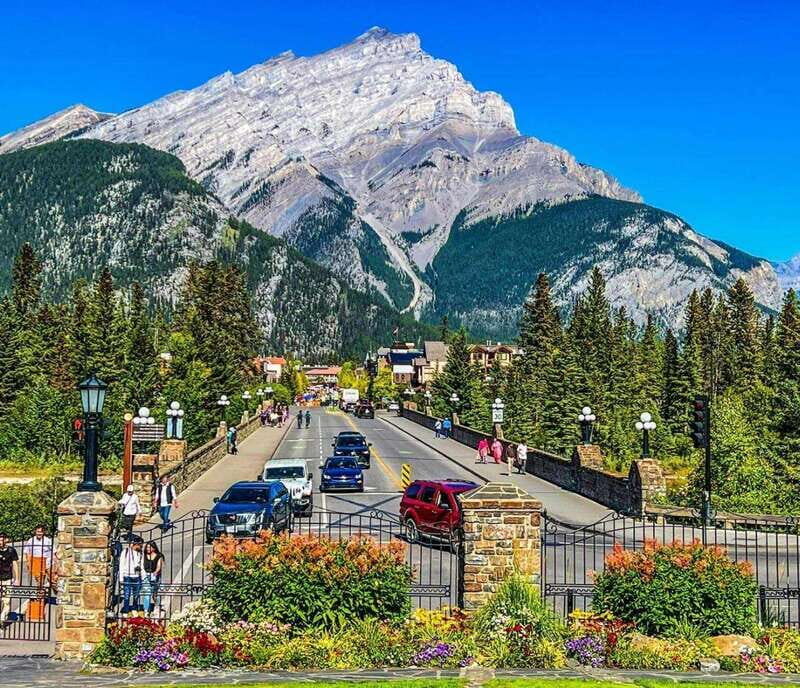 Banff: Gondola, Hot Spring and Three Lakes Tour - FAQs