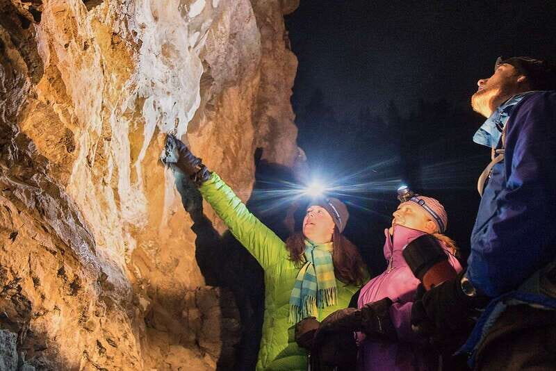 Banff: Johnston Canyon Evening Icewalk - Setting the Scene: Why Choose a Nighttime Walk?