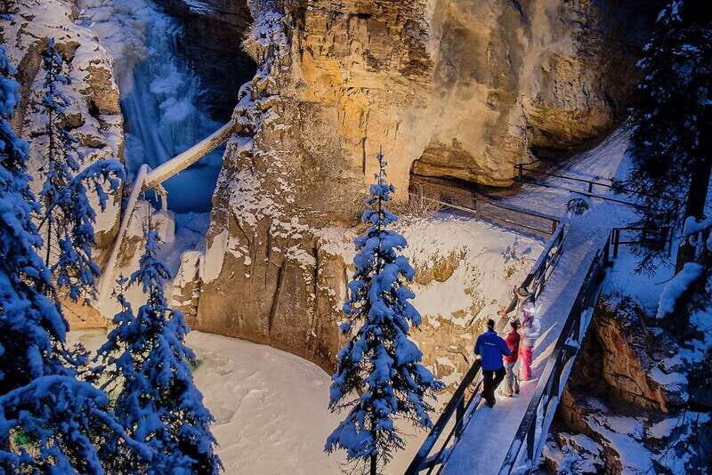 Banff: Johnston Canyon Evening Icewalk - Quality of Guides and Guest Feedback