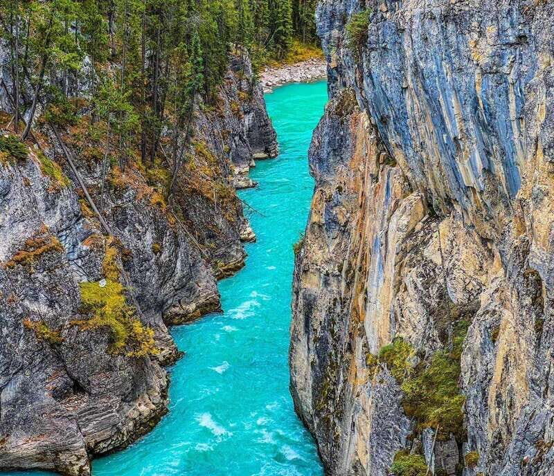 Banff: Lake Louise, Moraine, Emerald & Johnston Canyon Tour - Why This Tour Could Be a Great Choice