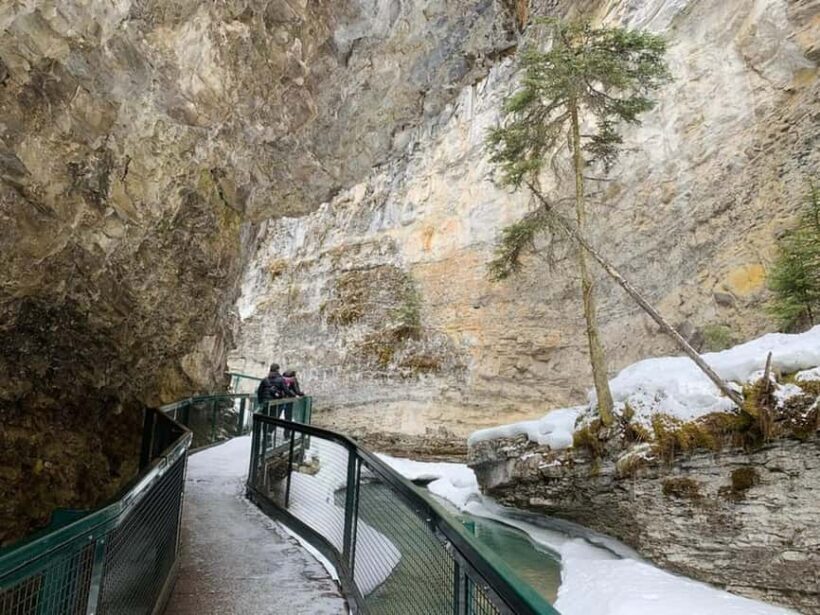 Banff : Lake Louise, Moraine, Emerald & Johnston Canyon tour - Key Points
