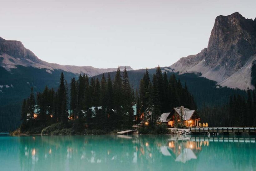 Banff : Lake Louise, Moraine, Emerald & Johnston Canyon tour - Who Should Consider This Tour?