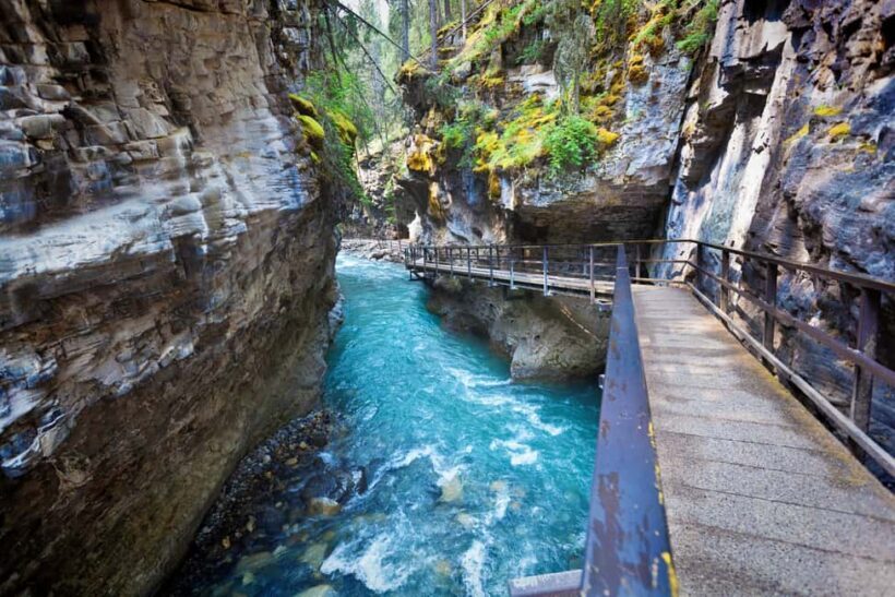 Banff: Lake Louise,Emerald & Johnston Canyon+5More - Starting Out: Seamless Transportation and Punctuality