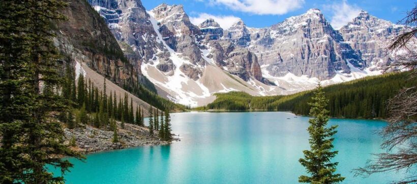 Banff: Lake Louise,Emerald & Johnston Canyon+5More - Lake Louise Village: A Perfect Lunch Spot