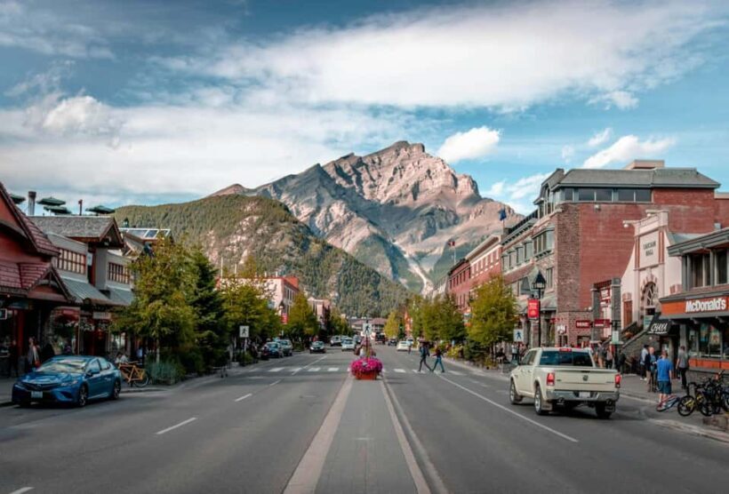 Banff Town: Gondola, Lake Louise, Moraine, Cave and Basin - FAQ