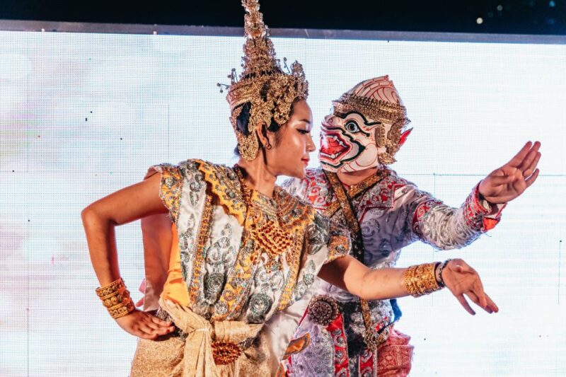 Bangkok: Alangka Luxury Buffet Dinner Cruise With Live Music - What Reviewers Are Saying