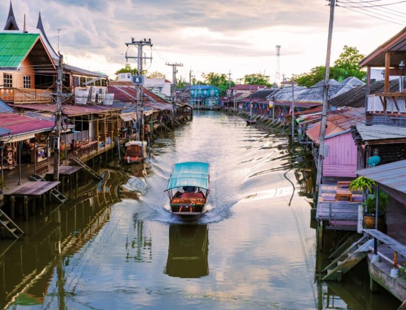 Bangkok: Amphawa Floating & Railway Markets Guided Day Tour - The Sum Up