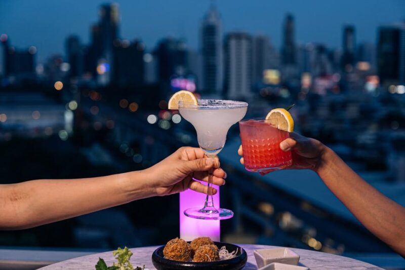 Bangkok: Barracuda Rooftop Bar Akara Hotel - Key Points