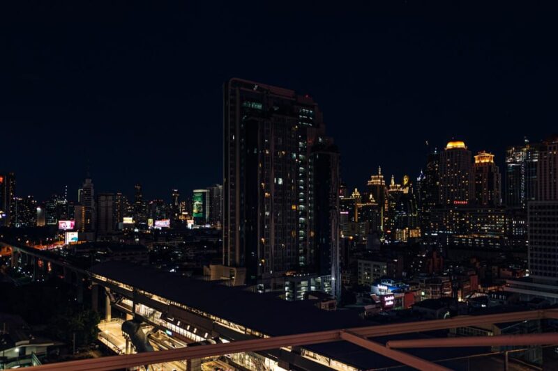 Bangkok: Barracuda Rooftop Bar Akara Hotel - FAQs