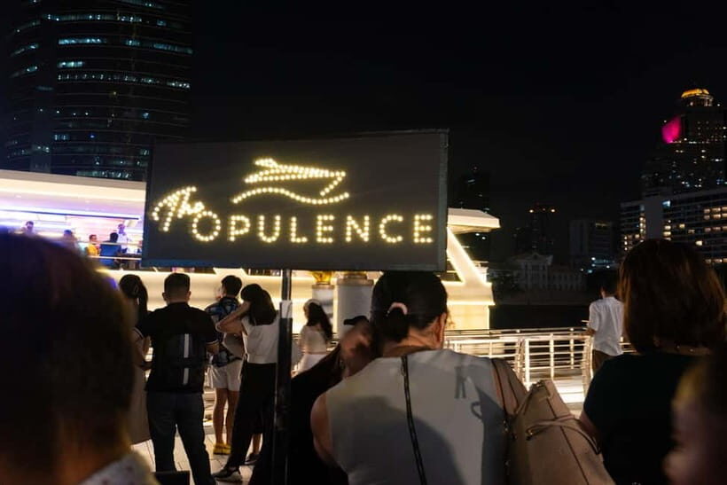 Bangkok: Celebrate New Year Opulence Dinner Cruise - Food and Drinks