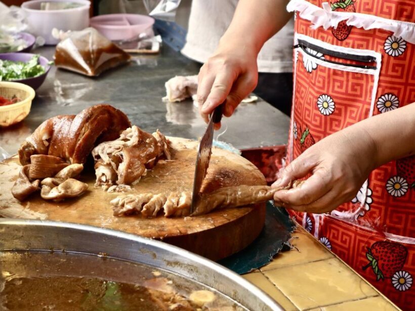 Bangkok: Chinatown Street Food Tour with 8+ Local Dishes - What Makes the Food Stops Special?