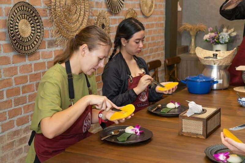 Bangkok: Cooking Class with Market Visit & Tuk Tuk Ride - Dietary Flexibility and Multilingual Instruction