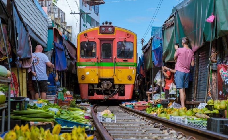 Bangkok : Damnoen Saduak & Train Market Car Excursion - Who Will Love This Tour?