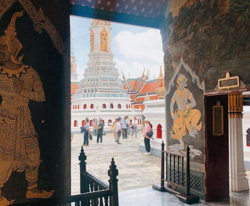 Bangkok: Elegant Grand Palace & Wat Pho - Private Tour - In Closing