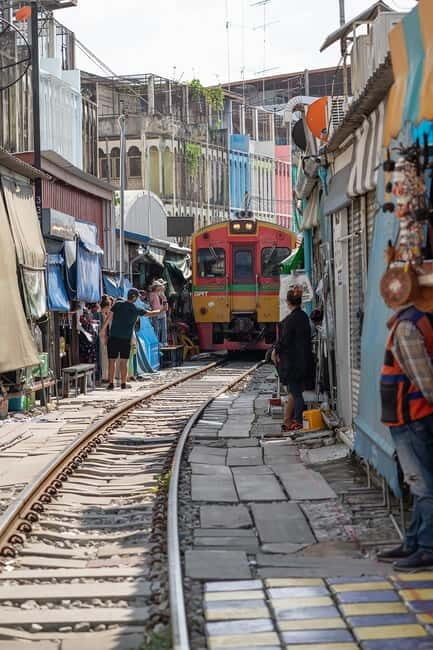 Bangkok: Floating Market, Phra Pathom Pagoda & Cafes Tour - A Closer Look at the Tour Experience