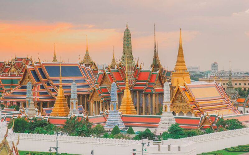 Bangkok: Grand Palace and Emerald Buddha Half-Day Tour - Exploring the Bangkok Grand Palace and Emerald Buddha Half-Day Tour