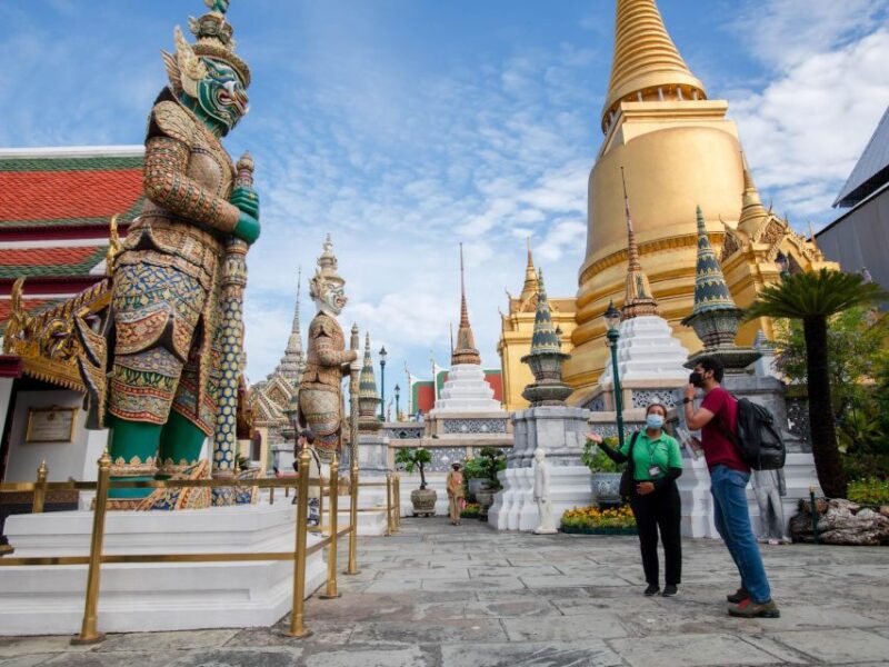 Bangkok: Grand Palace and Wat Arun Guided Walking Tour - Visiting Wat Arun: The Iconic Temple