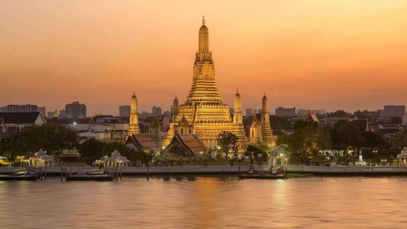Bangkok: Grand Palace, Wat Pho, and Wat Arun Guided Tour - Exploring Bangkoks Temples: A Balanced Look at the Grand Palace, Wat Pho, and Wat Arun Guided Tour