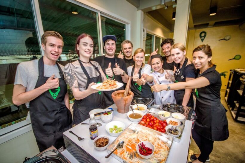 Bangkok: Half-Day Thai Cooking Class in Bangrak District - The Atmosphere and Group Size