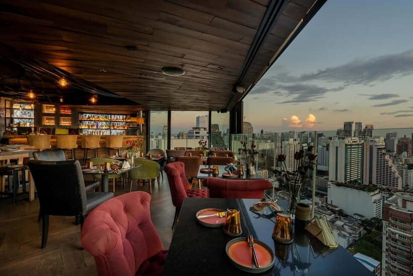 Bangkok Heightz The Continent Hotel - The Setting and Location