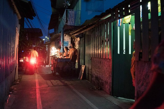 Bangkok Hidden Paths Night Biking Tour with Street-food Meal - Who Should Consider This Tour?