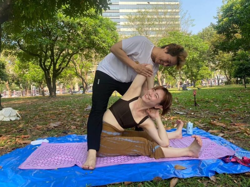 Bangkok: Lumpini Park Yoga Experience - Location and Accessibility