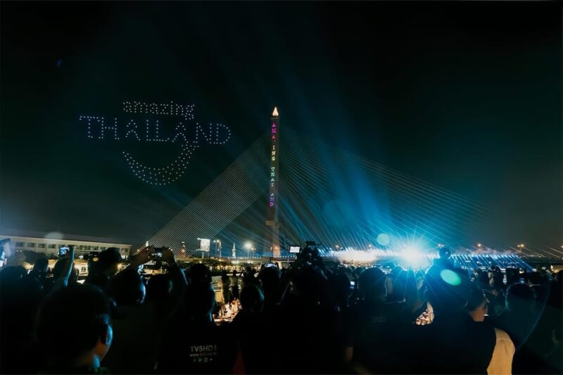 Bangkok: Luxury Dinner Cruise with Private Guide & Transfer - The Sum Up: Who Is This Experience Best For?