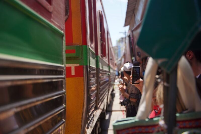Bangkok: Maeklong Railway Market and Floating Market Tour - What Makes this Tour Stand Out