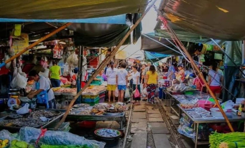 Bangkok: Maeklong Railway Market&Damnoensaduak-private tour - A Closer Look at the Itinerary