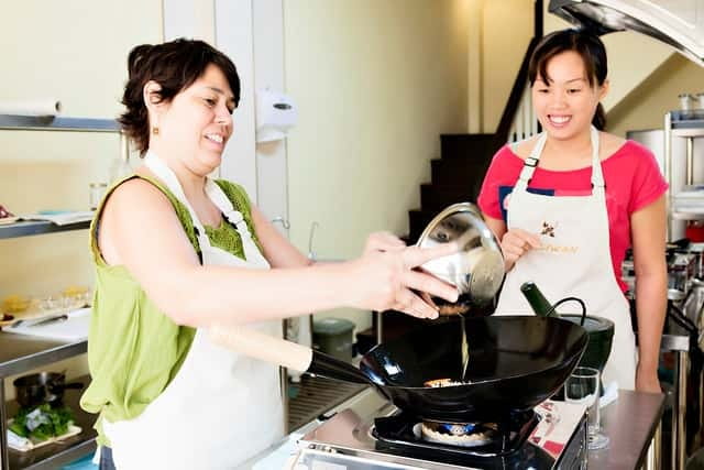 Bangkok: Maliwan Thai Cooking Class with Market Tour - Introduction