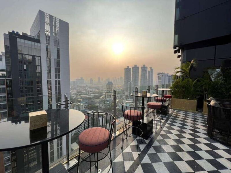 Bangkok: Mojjo Rooftop Lounge & Bar Food & Beverage Package - Key Points