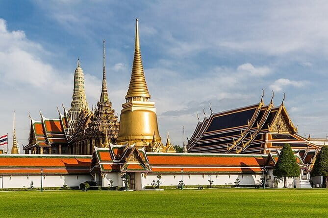 Bangkok Private Grand Palace Emerald Buddha and Reclining Buddha - Who Should Consider This Tour?