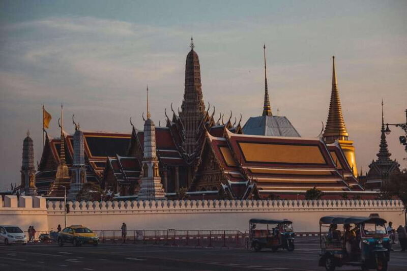 Bangkok: Private Wat Phra Kaew, Wat Pho & Wat Arun Tour - FAQ