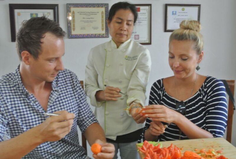 Bangkok: Professional Thai Fruit and Vegetable Carving Class - Key Points