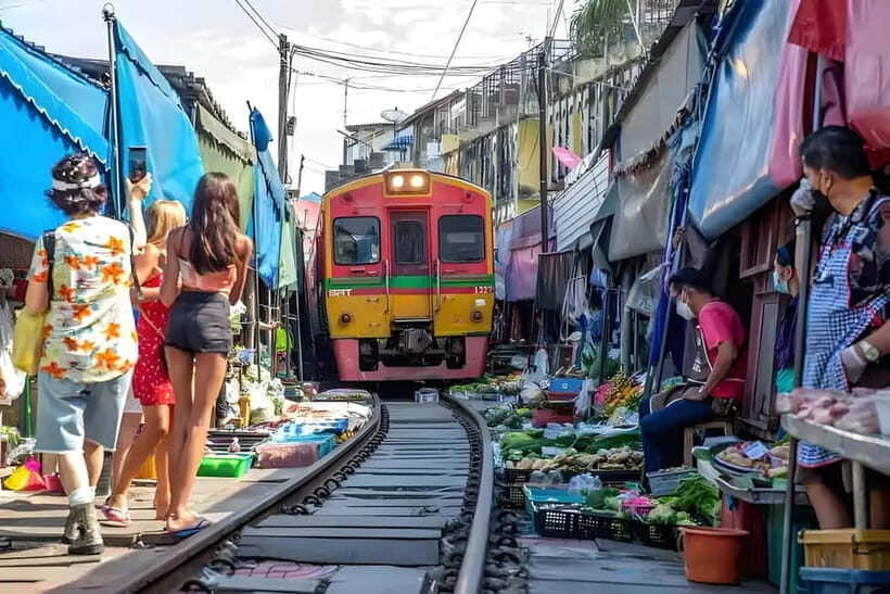Bangkok: Railway, Floating Market & Chao Phraya Cruise Tour - Damnoen Saduak Floating Market: A Traditional Saga on Water