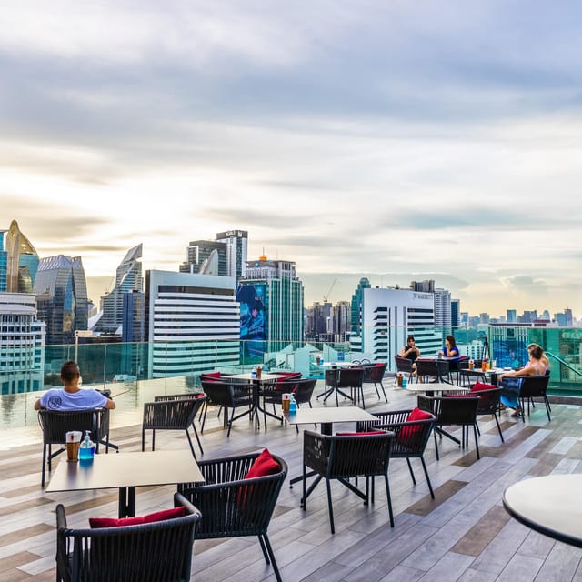 Bangkok: RedSquare Rooftop Bar at Novotel Sukhumvit 4 - Key Points
