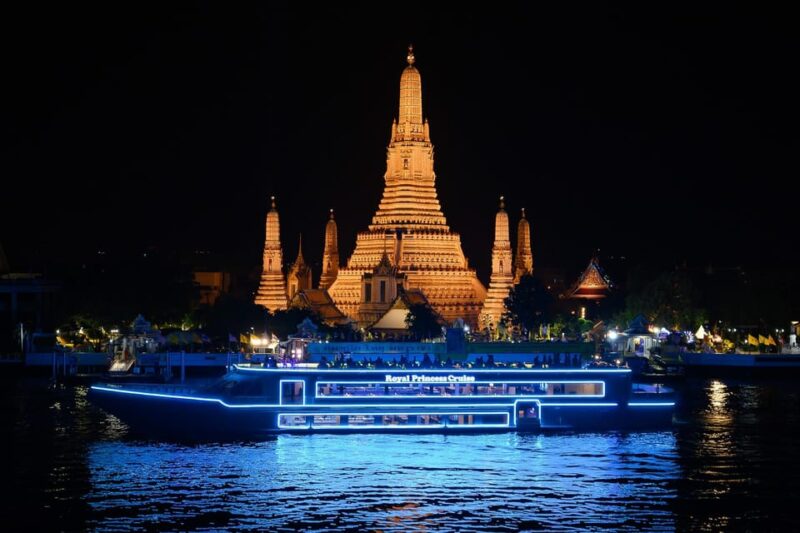 Bangkok: Royal Princess River Dinner Cruise with Live Music - Food and Drink