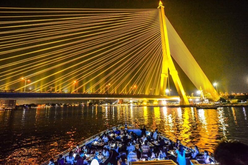 Bangkok: Royal Princess River Dinner Cruise with Live Music - Views and Photo Opportunities
