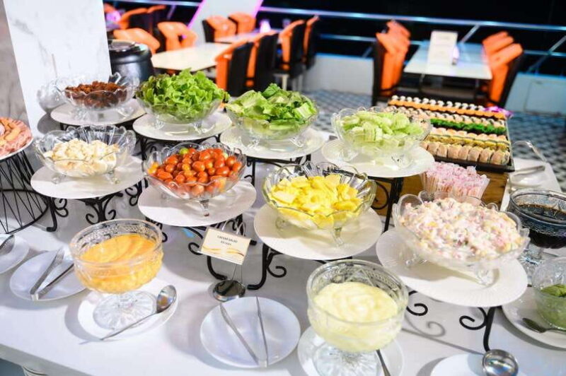 Bangkok: Smile Riverside Dinner Cruise - A detailed look at the Smile Riverside Dinner Cruise