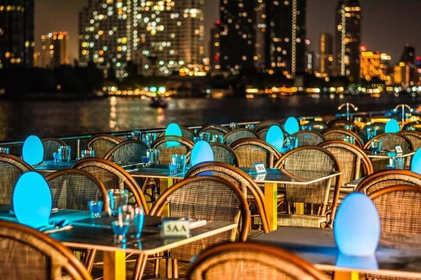 Bangkok: The Planet Dinner Cruise - A Practical Look at the Bangkok Dinner Cruise