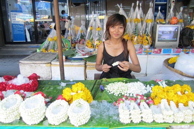 Bangkok Tour by Selfie Expert : FlowerMarket, WatTraimit, WatPho - FAQ