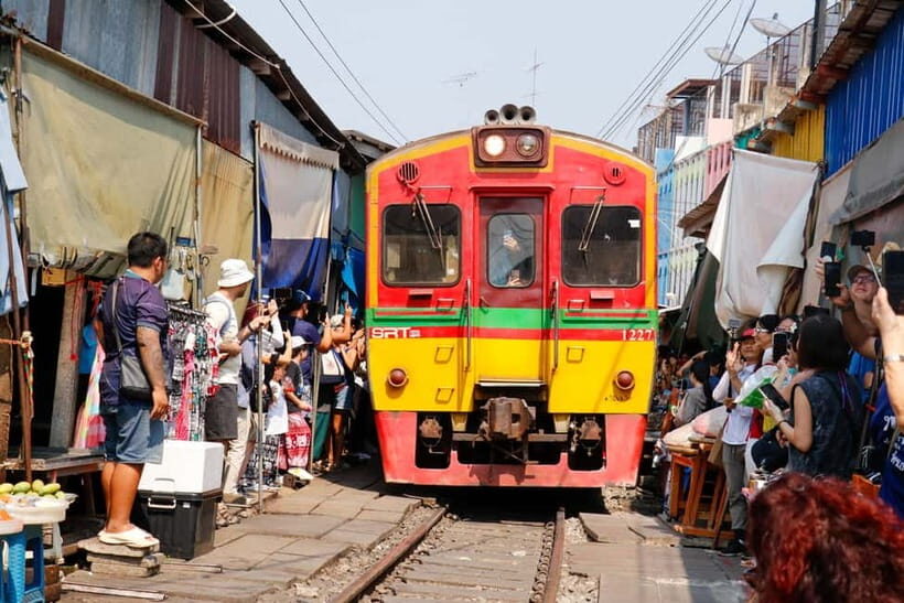 Bangkok: Traditional House, Floating & Maeklong Train Market - Key Points