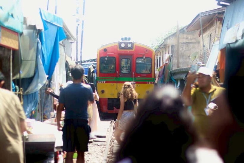 Bangkok:Damnoen Saduak Floating Market & Railway Market Tour - Exploring the Markets and What to Expect