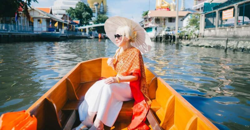 Bangkok:Thai costume with Long tail boat photoshoot - Key Points